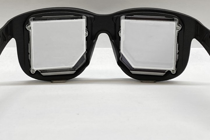 Holographic optics for next-gen VR - eyeonoptics